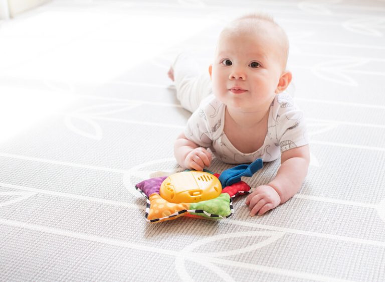 Tummy Time For Newborns - The Complete Guide